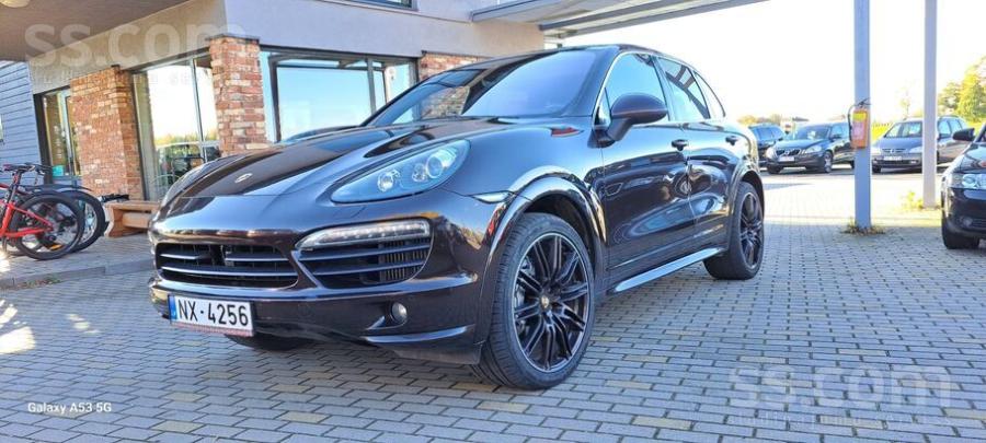 Black Porsche Cayenne 2014 in Talsi, with an engine capacity of 4.20 L and mileage of 191 thousand km for 17000 €, photo 1 on AUTOMOTO.COM.LV