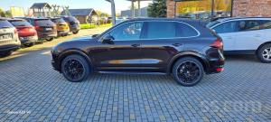 Black Porsche Cayenne 2014 in Talsi, with an engine capacity of 4.20 L and mileage of 191 thousand km for 17000 €, photo 2 on AUTOMOTO.COM.LV