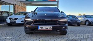 Black Porsche Cayenne 2014 in Talsi, with an engine capacity of 4.20 L and mileage of 191 thousand km for 17000 €, photo 4 on AUTOMOTO.COM.LV