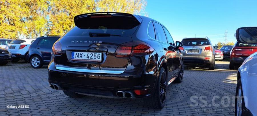 Black Porsche Cayenne 2014 in Talsi, with an engine capacity of 4.20 L and mileage of 191 thousand km for 17000 €, photo 5 on AUTOMOTO.COM.LV
