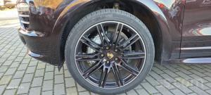 Black Porsche Cayenne 2014 in Talsi, with an engine capacity of 4.20 L and mileage of 191 thousand km for 17000 €, photo 17 on AUTOMOTO.COM.LV