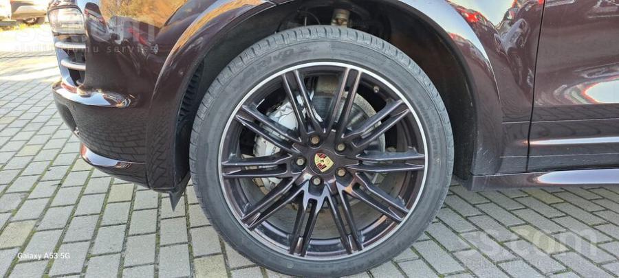 Black Porsche Cayenne 2014 in Talsi, with an engine capacity of 4.20 L and mileage of 191 thousand km for 17000 €, photo 17 on AUTOMOTO.COM.LV