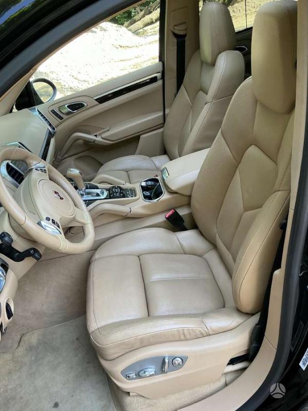 Melns Porsche Cayenne 2014 Kaišiadorys, ar dzinēja tilpumu 4.81 L un nobraukumu 204 tūkst. km par 13300 €, foto 11 vietnē AUTOMOTO.COM.LV