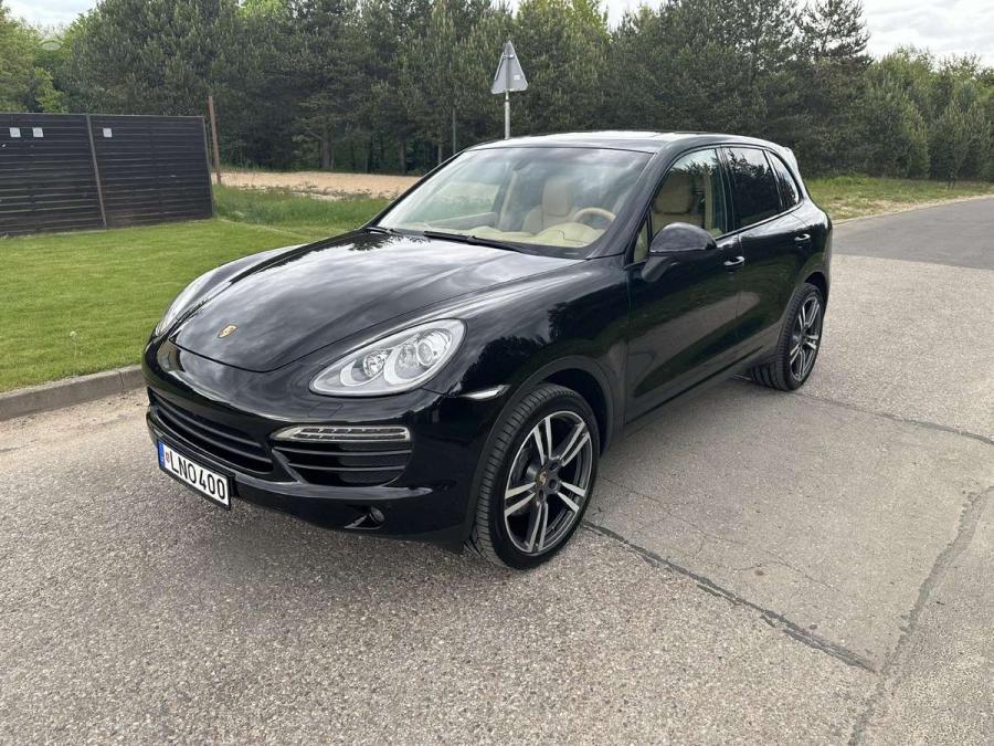 Black Porsche Cayenne 2014 in Vilnius, with an engine capacity of 3.60 L and mileage of 189 thousand km for 17500 €, photo 1 on AUTOMOTO.COM.LV
