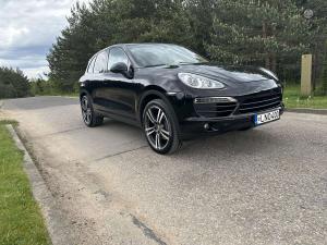 Black Porsche Cayenne 2014 in Vilnius, with an engine capacity of 3.60 L and mileage of 189 thousand km for 17500 €, photo 2 on AUTOMOTO.COM.LV