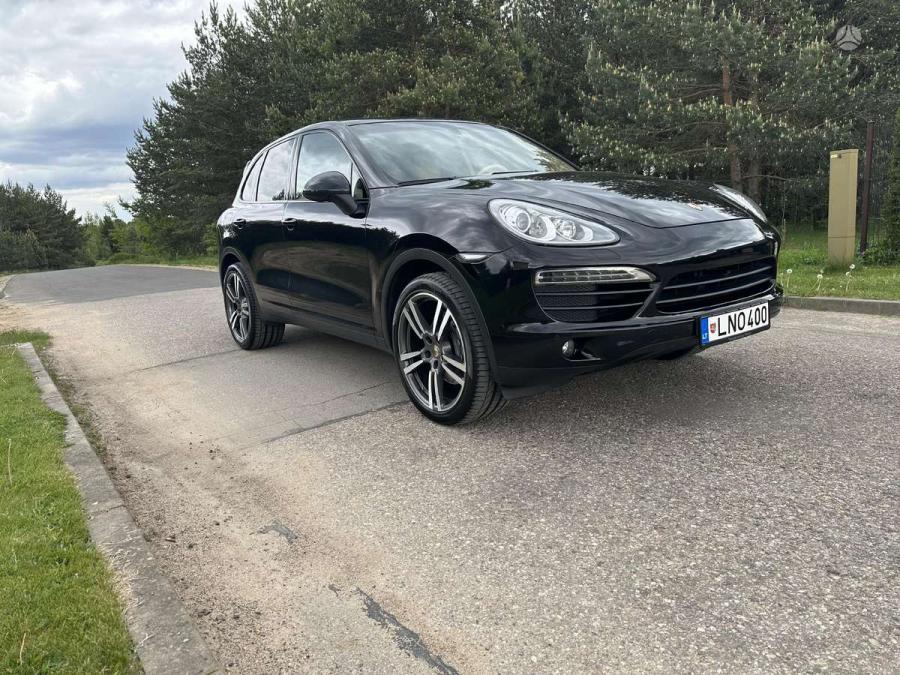 Black Porsche Cayenne 2014 in Vilnius, with an engine capacity of 3.60 L and mileage of 189 thousand km for 17500 €, photo 2 on AUTOMOTO.COM.LV