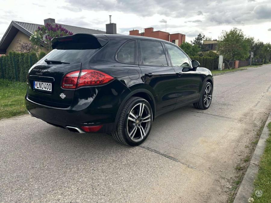 Black Porsche Cayenne 2014 in Vilnius, with an engine capacity of 3.60 L and mileage of 189 thousand km for 17500 €, photo 3 on AUTOMOTO.COM.LV