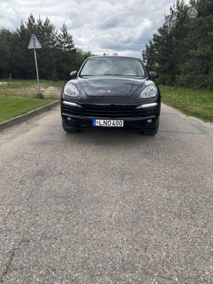 Black Porsche Cayenne 2014 in Vilnius, with an engine capacity of 3.60 L and mileage of 189 thousand km for 17500 €, photo 8 on AUTOMOTO.COM.LV