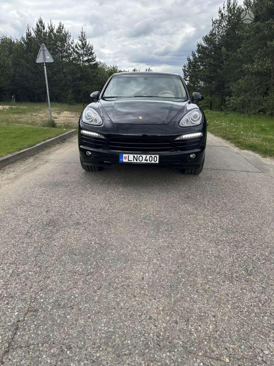 Black Porsche Cayenne 2014 in Vilnius, with an engine capacity of 3.60 L and mileage of 189 thousand km for 17500 €, photo 8 on AUTOMOTO.COM.LV