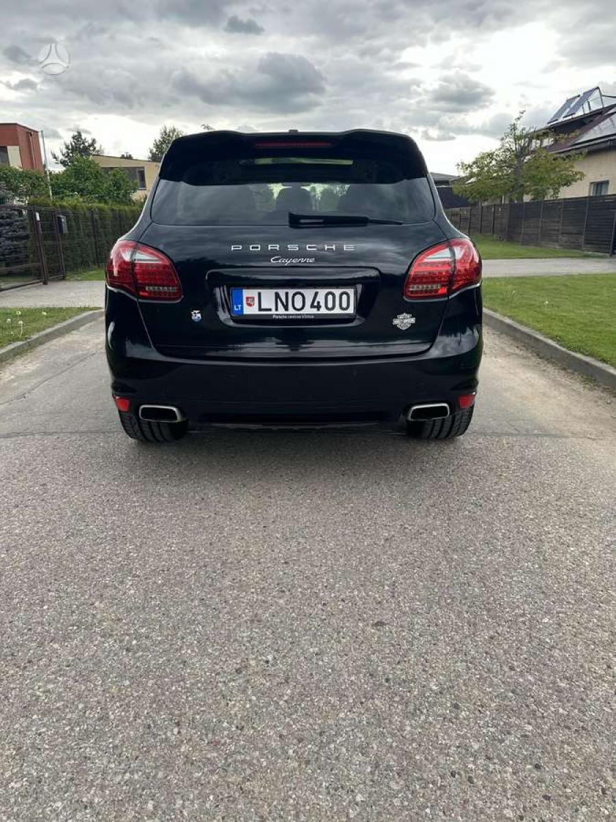 Black Porsche Cayenne 2014 in Vilnius, with an engine capacity of 3.60 L and mileage of 189 thousand km for 17500 €, photo 9 on AUTOMOTO.COM.LV