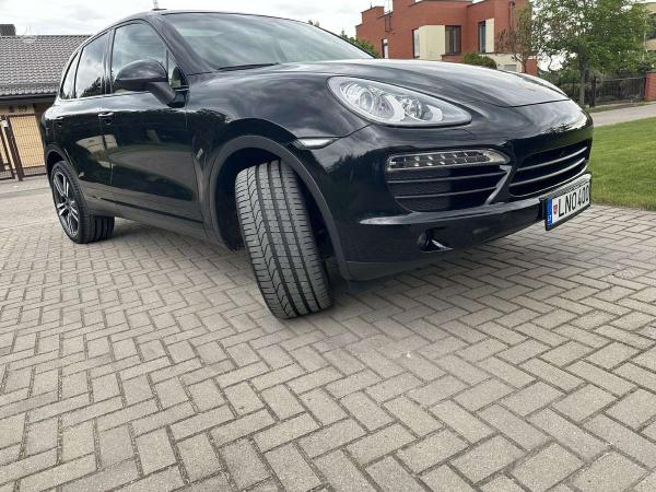 Black Porsche Cayenne 2014 in Vilnius, with an engine capacity of 3.60 L and mileage of 189 thousand km for 17500 €, photo 10 on AUTOMOTO.COM.LV