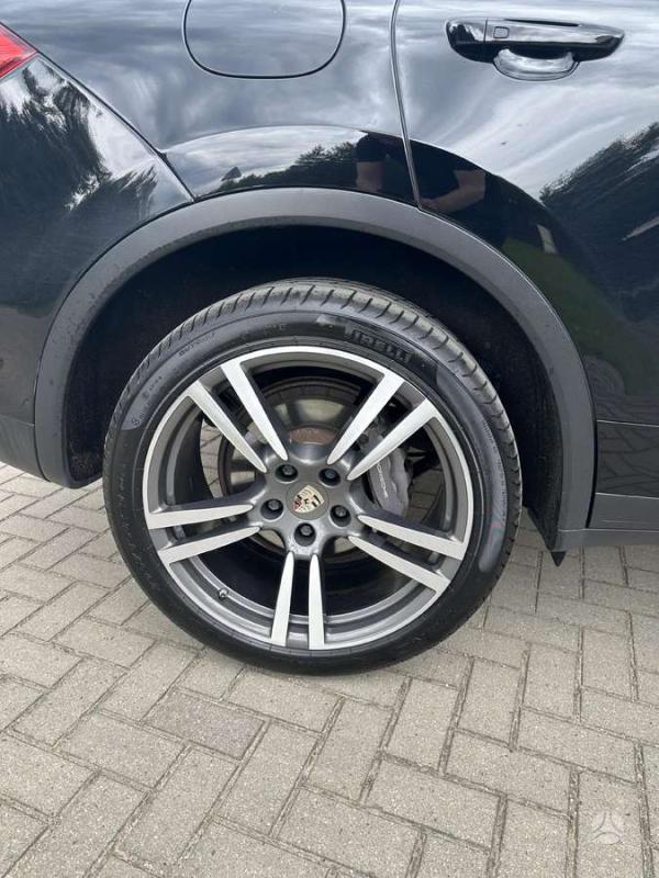 Melns Porsche Cayenne 2014 Viļņa, ar dzinēja tilpumu 3.60 L un nobraukumu 189 tūkst. km par 17500 €, foto 11 vietnē AUTOMOTO.COM.LV