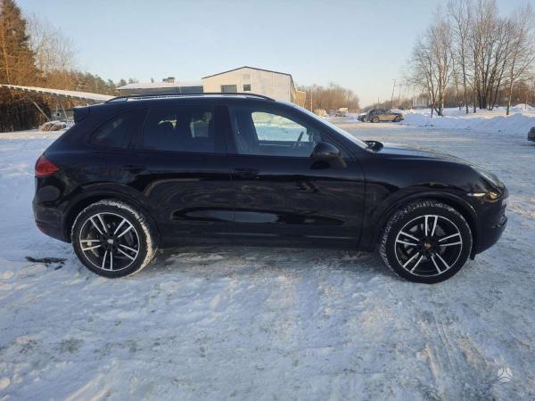 Melns Porsche Cayenne 2014 Viļņa, ar dzinēja tilpumu 3.60 L un nobraukumu 368 tūkst. km par 12900 €, foto 3 vietnē AUTOMOTO.COM.LV