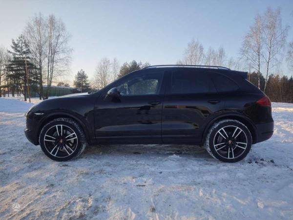 Melns Porsche Cayenne 2014 Viļņa, ar dzinēja tilpumu 3.60 L un nobraukumu 368 tūkst. km par 12900 €, foto 4 vietnē AUTOMOTO.COM.LV
