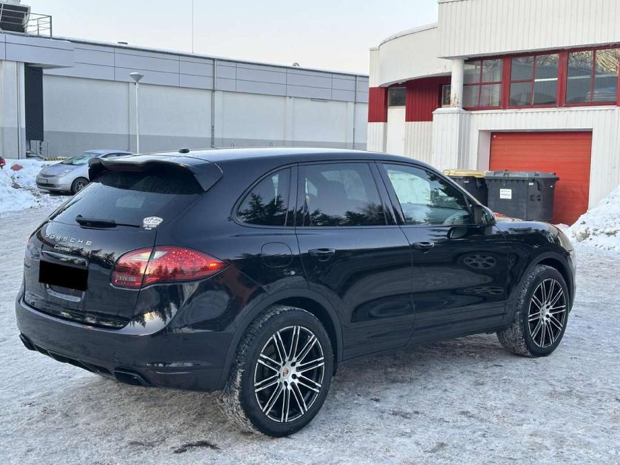 Melns Porsche Cayenne 2014 Klaipėda, ar dzinēja tilpumu 3.60 L un nobraukumu 207 tūkst. km par 14000 €, foto 12 vietnē AUTOMOTO.COM.LV