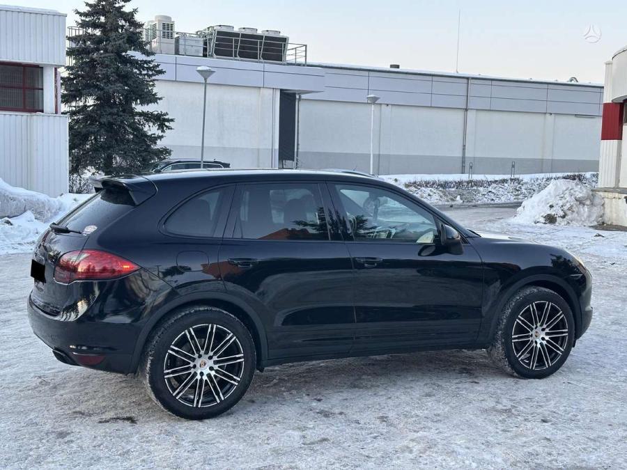 Melns Porsche Cayenne 2014 Klaipėda, ar dzinēja tilpumu 3.60 L un nobraukumu 207 tūkst. km par 14000 €, foto 13 vietnē AUTOMOTO.COM.LV