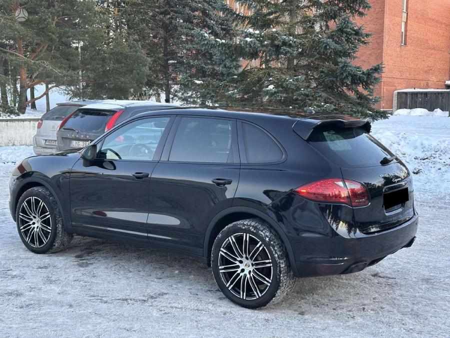 Melns Porsche Cayenne 2014 Klaipėda, ar dzinēja tilpumu 3.60 L un nobraukumu 207 tūkst. km par 14000 €, foto 21 vietnē AUTOMOTO.COM.LV