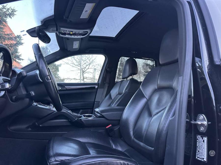 Melns Porsche Cayenne 2014 Klaipėda, ar dzinēja tilpumu 3.60 L un nobraukumu 207 tūkst. km par 14000 €, foto 25 vietnē AUTOMOTO.COM.LV