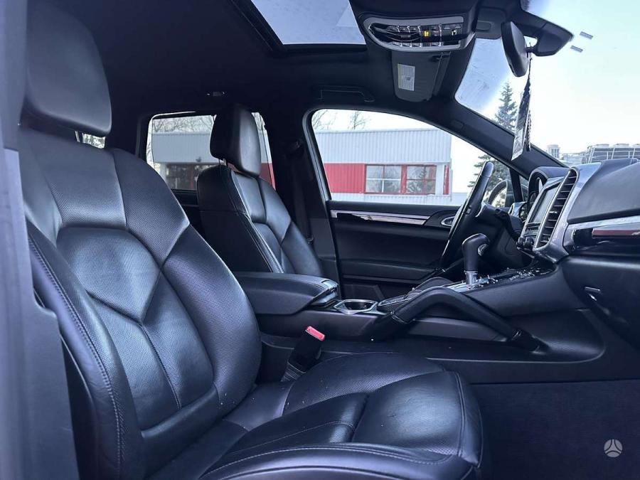 Melns Porsche Cayenne 2014 Klaipėda, ar dzinēja tilpumu 3.60 L un nobraukumu 207 tūkst. km par 14000 €, foto 26 vietnē AUTOMOTO.COM.LV