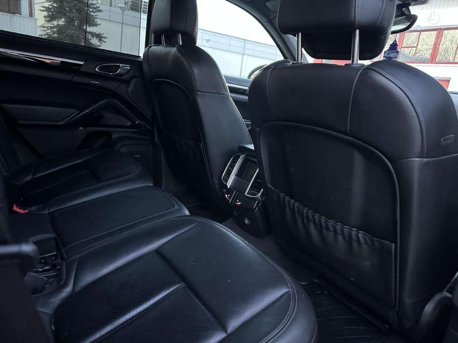 Melns Porsche Cayenne 2014 Klaipėda, ar dzinēja tilpumu 3.60 L un nobraukumu 207 tūkst. km par 14000 €, foto 29 vietnē AUTOMOTO.COM.LV