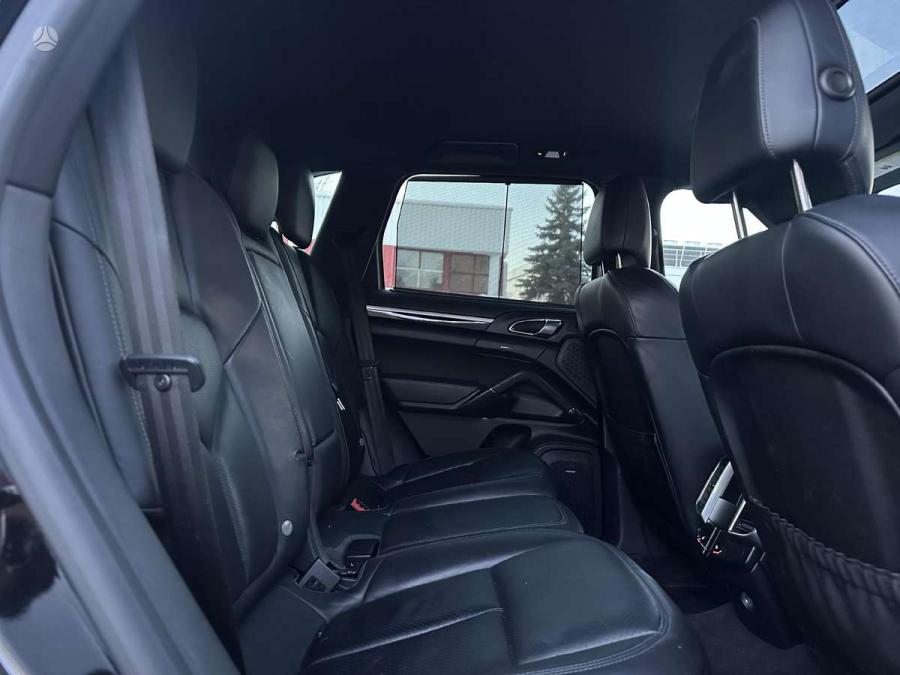 Melns Porsche Cayenne 2014 Klaipėda, ar dzinēja tilpumu 3.60 L un nobraukumu 207 tūkst. km par 14000 €, foto 30 vietnē AUTOMOTO.COM.LV