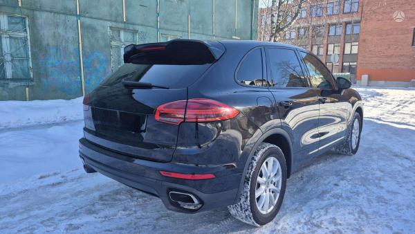 Melns Porsche Cayenne 2014 Klaipėda, ar dzinēja tilpumu 3.60 L un nobraukumu 255 tūkst. km par 10000 €, foto 4 vietnē AUTOMOTO.COM.LV
