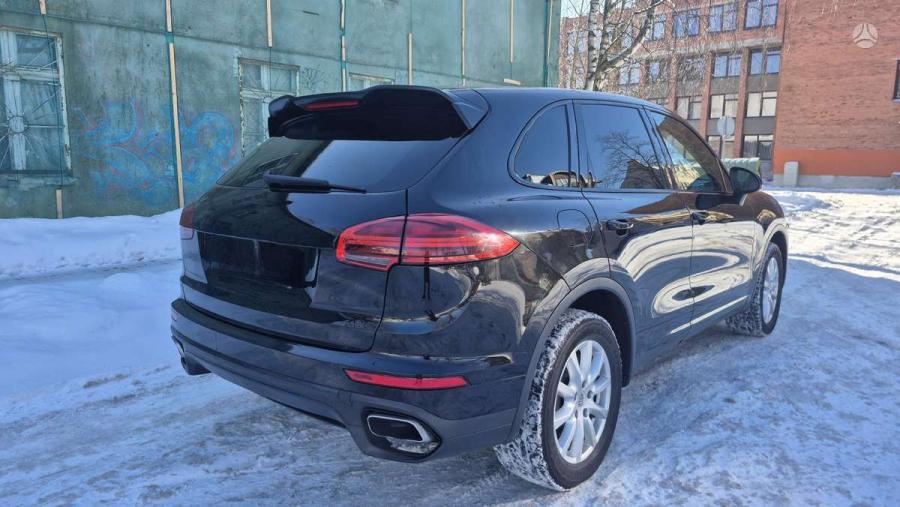 Black Porsche Cayenne 2014 in Klaipeda, with an engine capacity of 3.60 L and mileage of 255 thousand km for 10000 €, photo 4 on AUTOMOTO.COM.LV