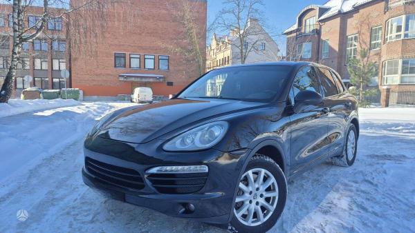Black Porsche Cayenne 2014 in Klaipeda, with an engine capacity of 3.60 L and mileage of 255 thousand km for 9999 €, photo 1 on AUTOMOTO.COM.LV
