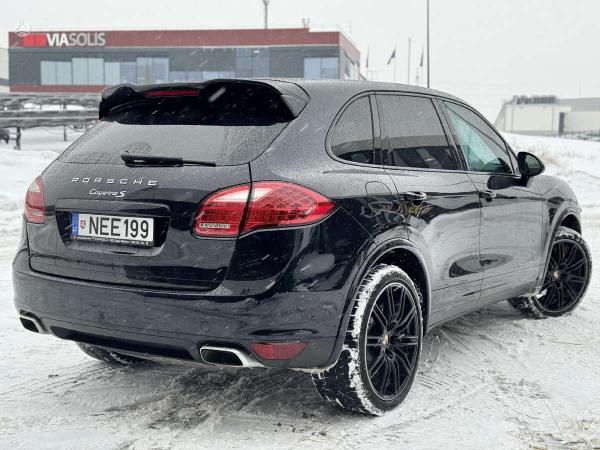 Melns Porsche Cayenne 2014 Kauņa, ar dzinēja tilpumu 4.13 L un nobraukumu 249 tūkst. km par 24900 €, foto 4 vietnē AUTOMOTO.COM.LV