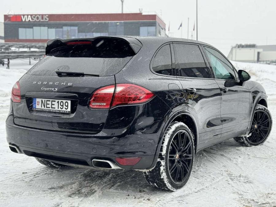 Melns Porsche Cayenne 2014 Kauņa, ar dzinēja tilpumu 4.13 L un nobraukumu 249 tūkst. km par 24900 €, foto 4 vietnē AUTOMOTO.COM.LV