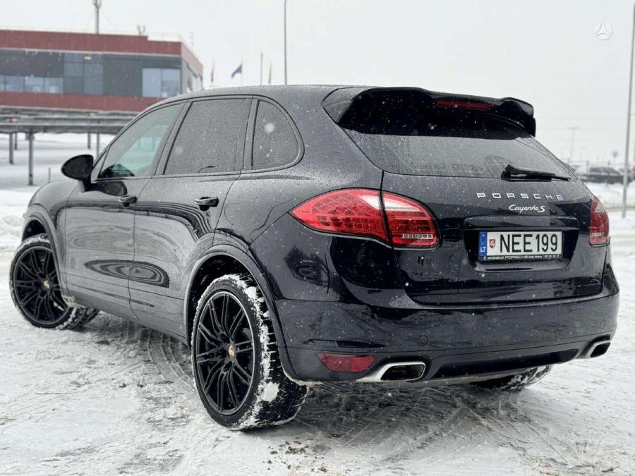 Melns Porsche Cayenne 2014 Kauņa, ar dzinēja tilpumu 4.13 L un nobraukumu 249 tūkst. km par 24900 €, foto 5 vietnē AUTOMOTO.COM.LV