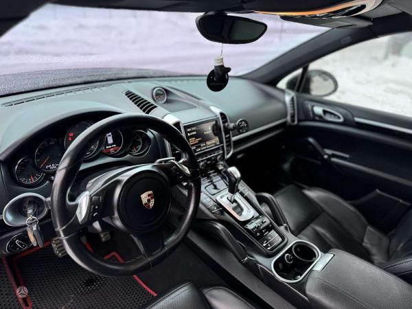 Melns Porsche Cayenne 2014 Kauņa, ar dzinēja tilpumu 4.13 L un nobraukumu 249 tūkst. km par 24900 €, foto 9 vietnē AUTOMOTO.COM.LV