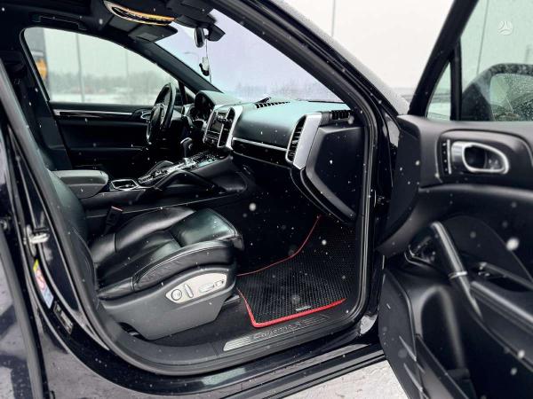 Melns Porsche Cayenne 2014 Kauņa, ar dzinēja tilpumu 4.13 L un nobraukumu 249 tūkst. km par 24900 €, foto 10 vietnē AUTOMOTO.COM.LV