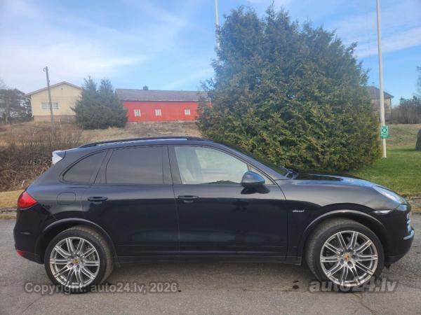 Black Porsche Cayenne 2014 in Tallinn, with an engine capacity of 3.00 L and mileage of 258 thousand km for 18900 €, photo 5 on AUTOMOTO.COM.LV