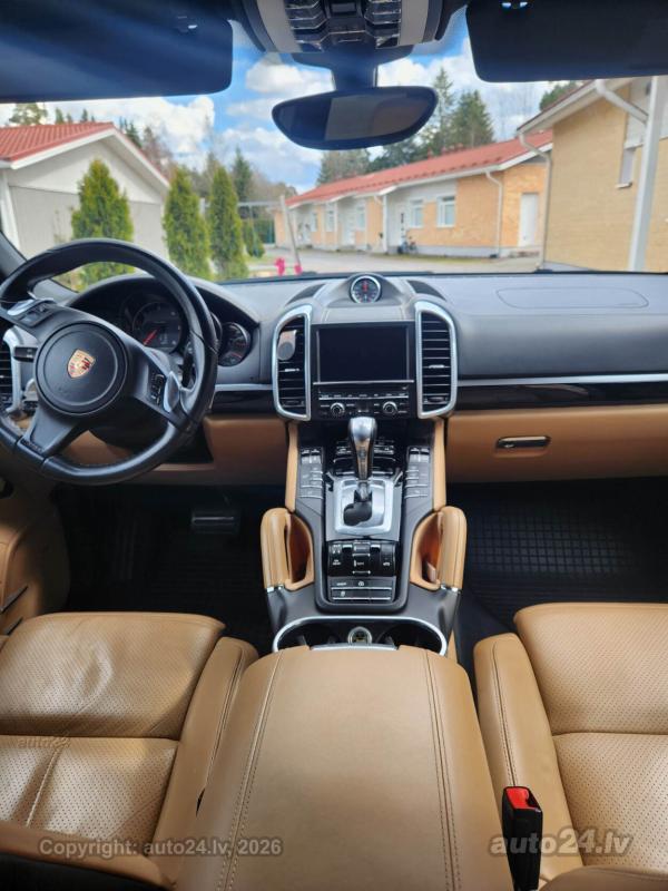 Black Porsche Cayenne 2014 in Tallinn, with an engine capacity of 3.00 L and mileage of 258 thousand km for 18900 €, photo 7 on AUTOMOTO.COM.LV