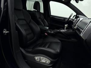 Black Porsche Cayenne 2014 in Avizieniai, with an engine capacity of 4.80 L and mileage of 62 thousand km for 27490 €, photo 16 on AUTOMOTO.COM.LV
