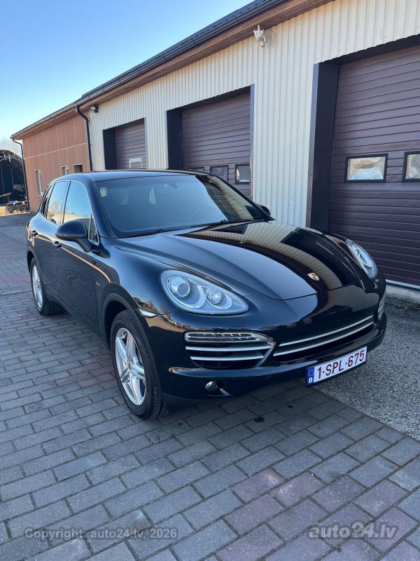 Melns Porsche Cayenne 2014 Tallina, ar dzinēja tilpumu 2.97 L un nobraukumu 231 tūkst. km par 18900 €, foto 1 vietnē AUTOMOTO.COM.LV
