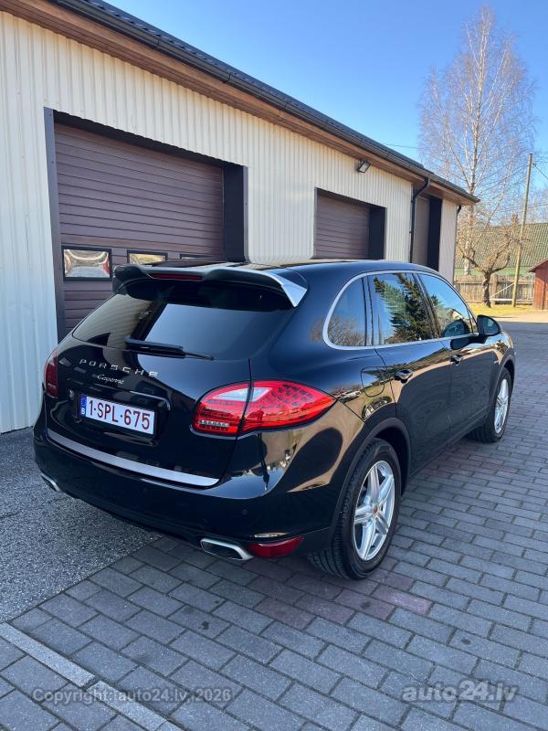 Melns Porsche Cayenne 2014 Tallina, ar dzinēja tilpumu 2.97 L un nobraukumu 231 tūkst. km par 18900 €, foto 2 vietnē AUTOMOTO.COM.LV
