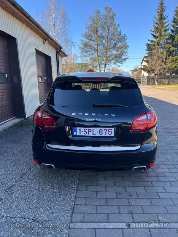 Melns Porsche Cayenne 2014 Tallina, ar dzinēja tilpumu 2.97 L un nobraukumu 231 tūkst. km par 18900 €, foto 3 vietnē AUTOMOTO.COM.LV