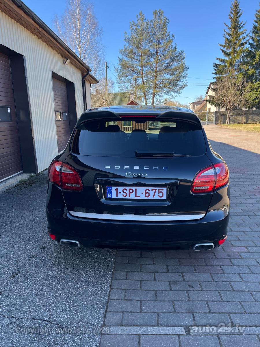 Black Porsche Cayenne 2014 in Tallinn, with an engine capacity of 2.97 L and mileage of 231 thousand km for 18900 €, photo 4 on AUTOMOTO.COM.LV