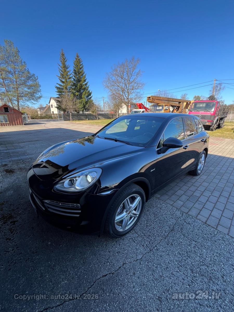Black Porsche Cayenne 2014 in Tallinn, with an engine capacity of 2.97 L and mileage of 231 thousand km for 18900 €, photo 7 on AUTOMOTO.COM.LV
