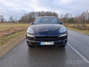 Melns Porsche Cayenne 2014 Rīga, ar dzinēja tilpumu 3.00 L un nobraukumu 261 tūkst. km par 16650 €, foto 3 vietnē AUTOMOTO.COM.LV