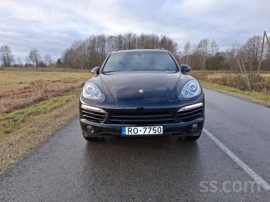 Melns Porsche Cayenne 2014 Rīga, ar dzinēja tilpumu 3.00 L un nobraukumu 261 tūkst. km par 16650 €, foto 3 vietnē AUTOMOTO.COM.LV