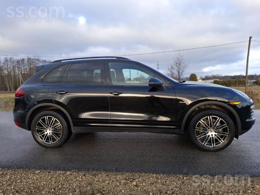 Melns Porsche Cayenne 2014 Rīga, ar dzinēja tilpumu 3.00 L un nobraukumu 261 tūkst. km par 16650 €, foto 4 vietnē AUTOMOTO.COM.LV