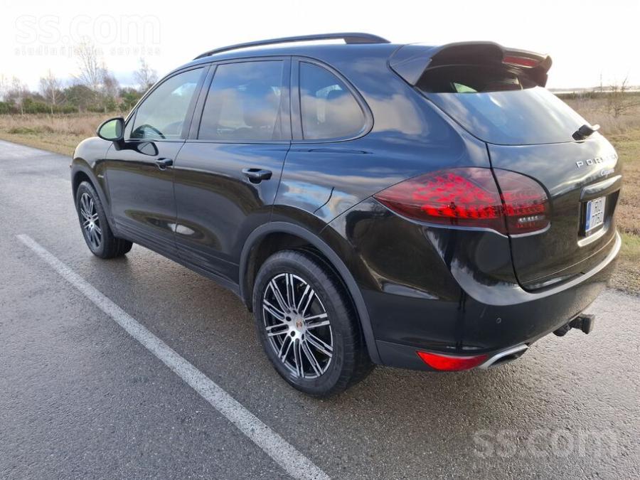 Melns Porsche Cayenne 2014 Rīga, ar dzinēja tilpumu 3.00 L un nobraukumu 261 tūkst. km par 16650 €, foto 6 vietnē AUTOMOTO.COM.LV