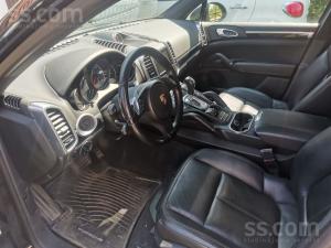 Melns Porsche Cayenne 2014 Rīga, ar dzinēja tilpumu 3.00 L un nobraukumu 261 tūkst. km par 16650 €, foto 9 vietnē AUTOMOTO.COM.LV
