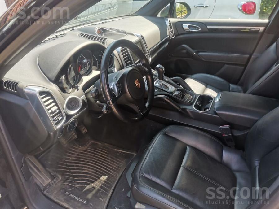 Melns Porsche Cayenne 2014 Rīga, ar dzinēja tilpumu 3.00 L un nobraukumu 261 tūkst. km par 16650 €, foto 9 vietnē AUTOMOTO.COM.LV