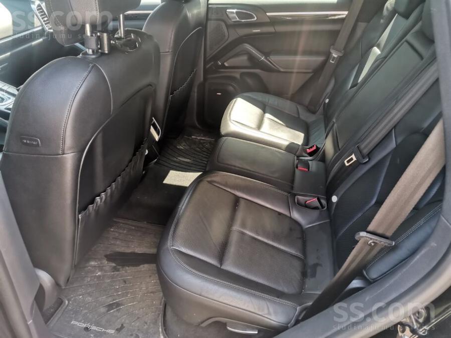 Melns Porsche Cayenne 2014 Rīga, ar dzinēja tilpumu 3.00 L un nobraukumu 261 tūkst. km par 16650 €, foto 11 vietnē AUTOMOTO.COM.LV
