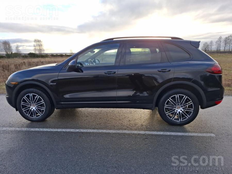 Melns Porsche Cayenne 2014 Rīga, ar dzinēja tilpumu 3.00 L un nobraukumu 261 tūkst. km par 16650 €, foto 14 vietnē AUTOMOTO.COM.LV