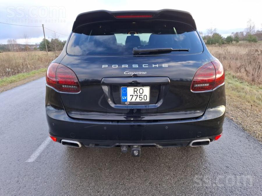 Melns Porsche Cayenne 2014 Rīga, ar dzinēja tilpumu 3.00 L un nobraukumu 261 tūkst. km par 16650 €, foto 15 vietnē AUTOMOTO.COM.LV